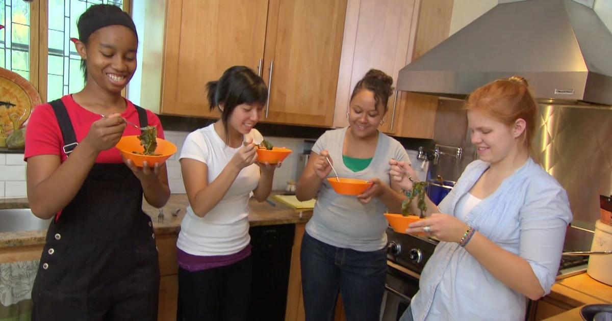 SciGirls | Identify the Problem: Unhealthy Comfort Foods | PBS