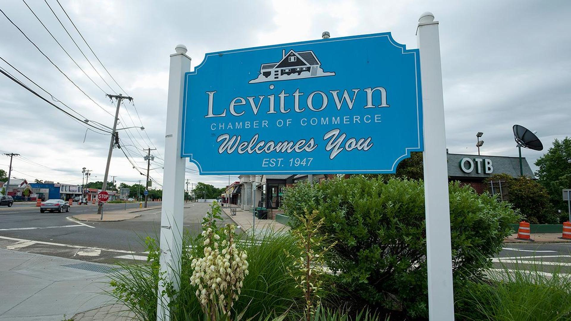 Web Exclusive: Levittown, NY | 10 That Changed America | THIRTEEN - New ...