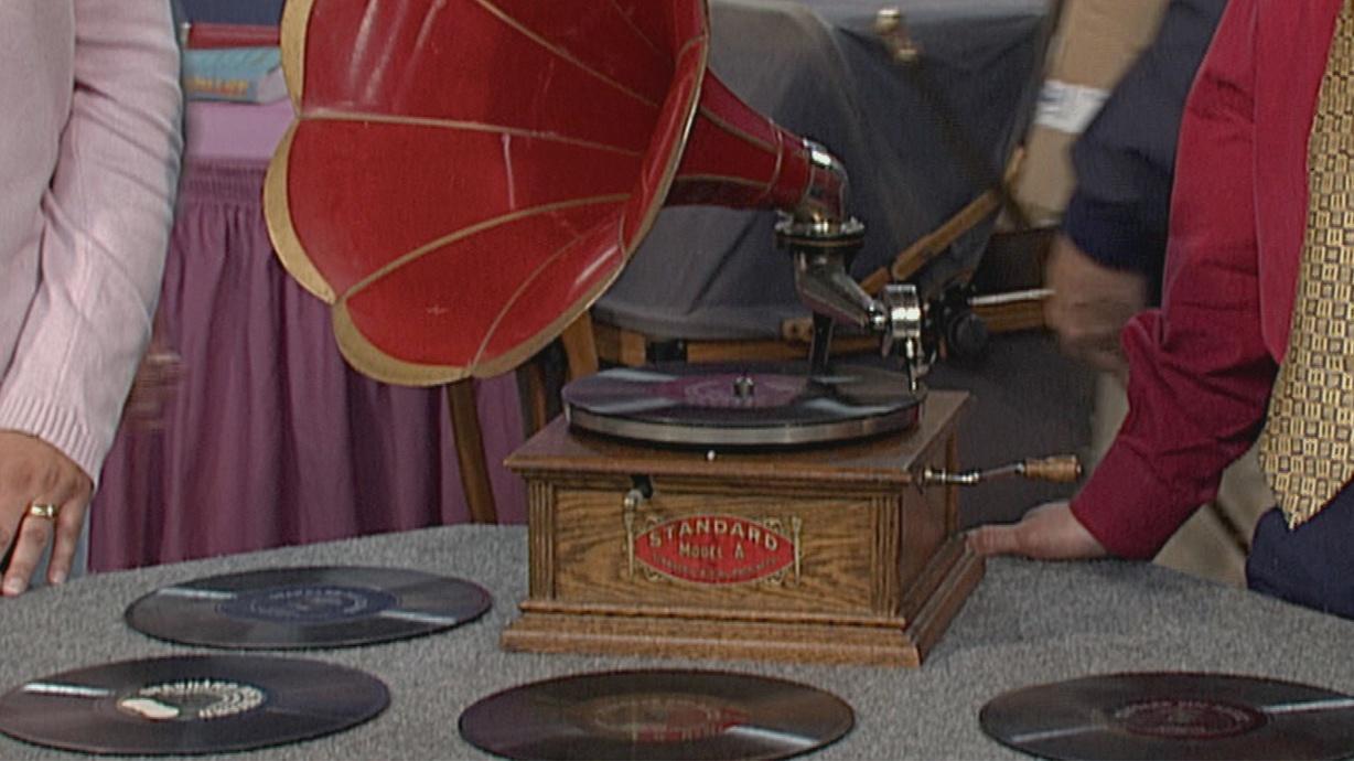 Appraisal: Standard Phonograph & Records | Watch on PBS Wisconsin