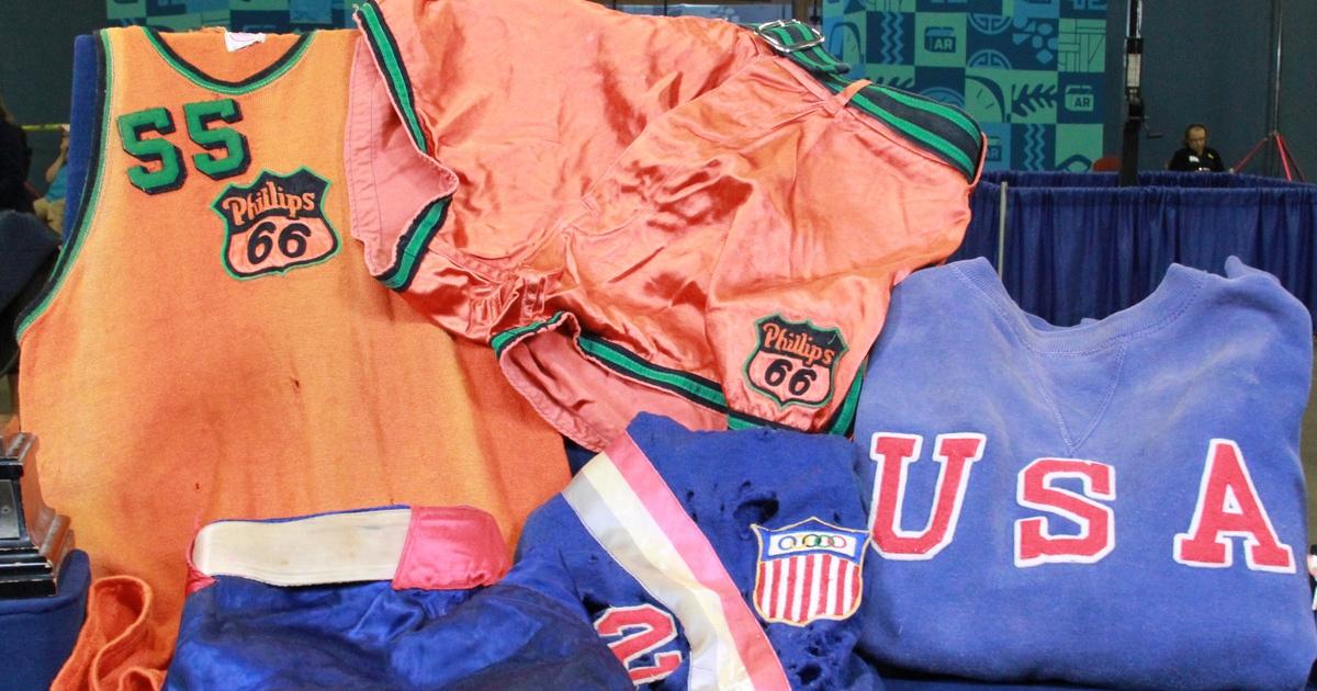 Antiques Roadshow | Web Appraisal: Joe Fortenberry Basketball Group ...