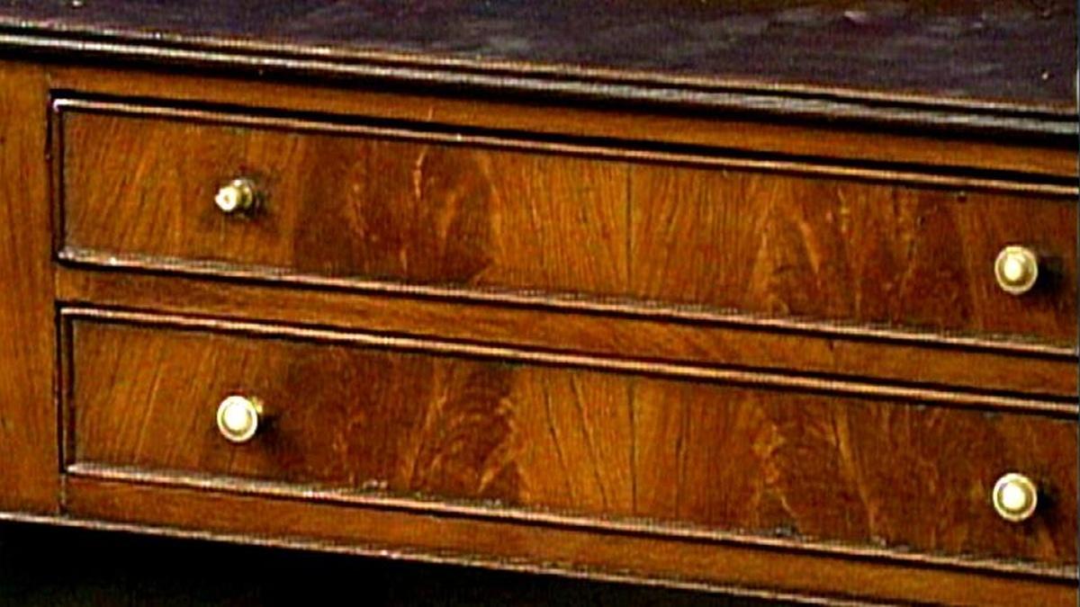 Appraisal: Fake Federal Sewing Table | Antiques Roadshow | THIRTEEN ...