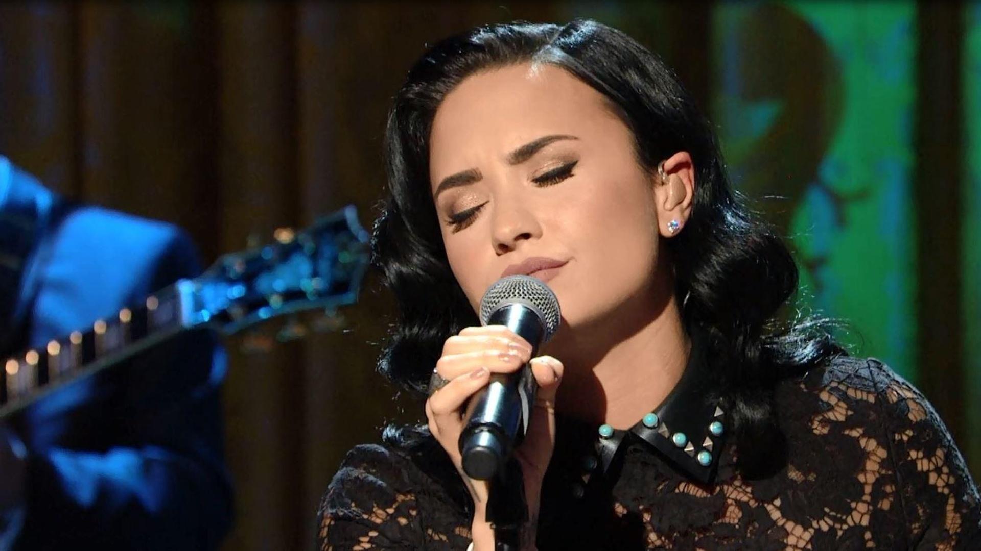 Demi Lovato Sings "You Don't Know Me" | In Performance at The White ...