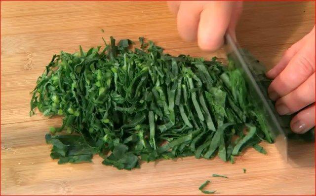 Martha Stewart's Cooking School - How to Chiffonade Kale - Twin Cities PBS