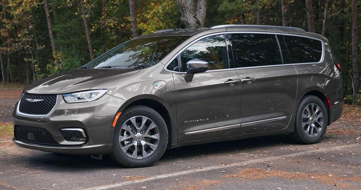 MotorWeek | 2024 Chrysler Pacifica PHEV & PHEV Roundup | Season 43 ...