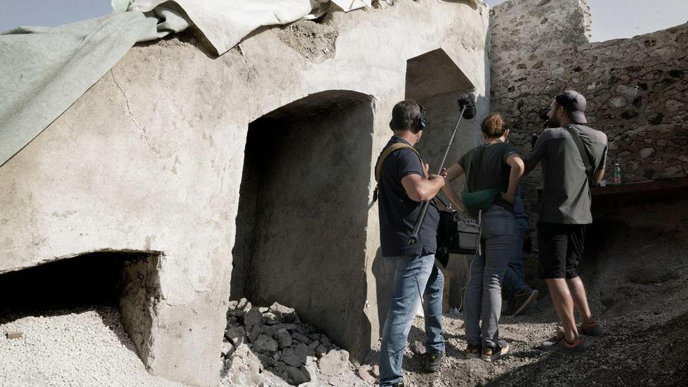 Pompeii: The New Dig - A Deadly Pyroclastic Flow Hits Pompeii - Twin ...