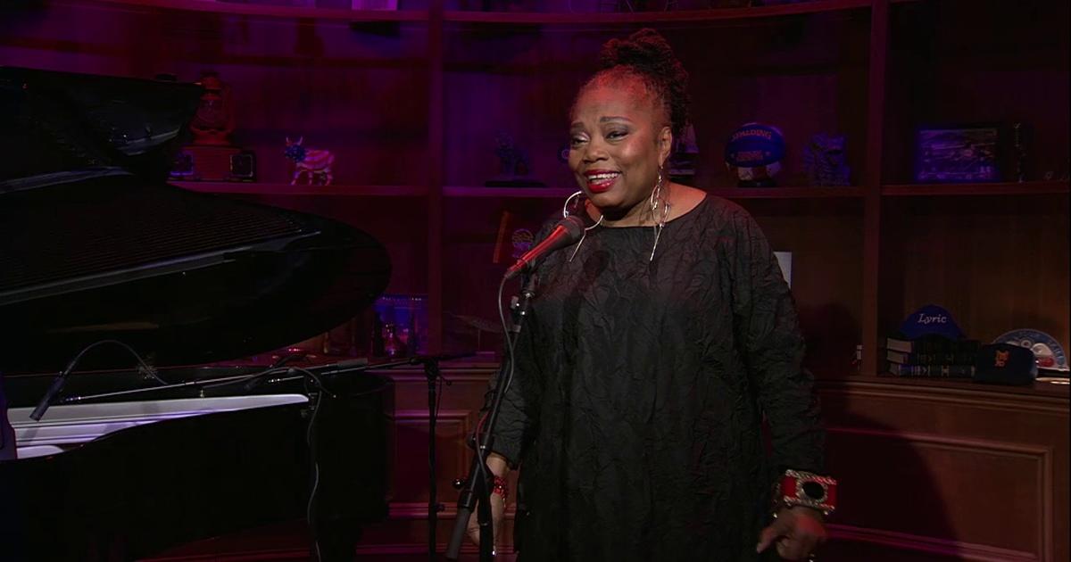 Chicago Tonight | Celebrating the Holidays with Jazz Singer Dee ...