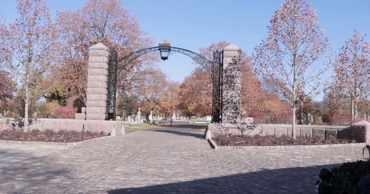 Chicago Tonight | The Historical Touches in Graceland Cemetery's New ...