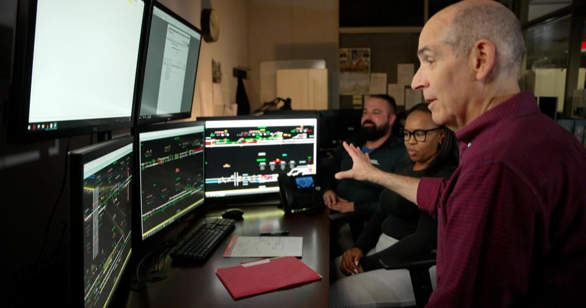 Chicago Tours with Geoffrey Baer | The Control Center that Keeps Metra ...